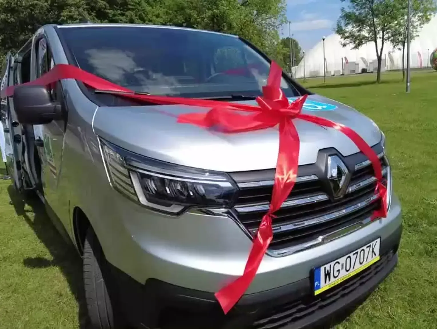 Nowy samochód dla Środowiskowego Domu Samopomocy w Miętnem